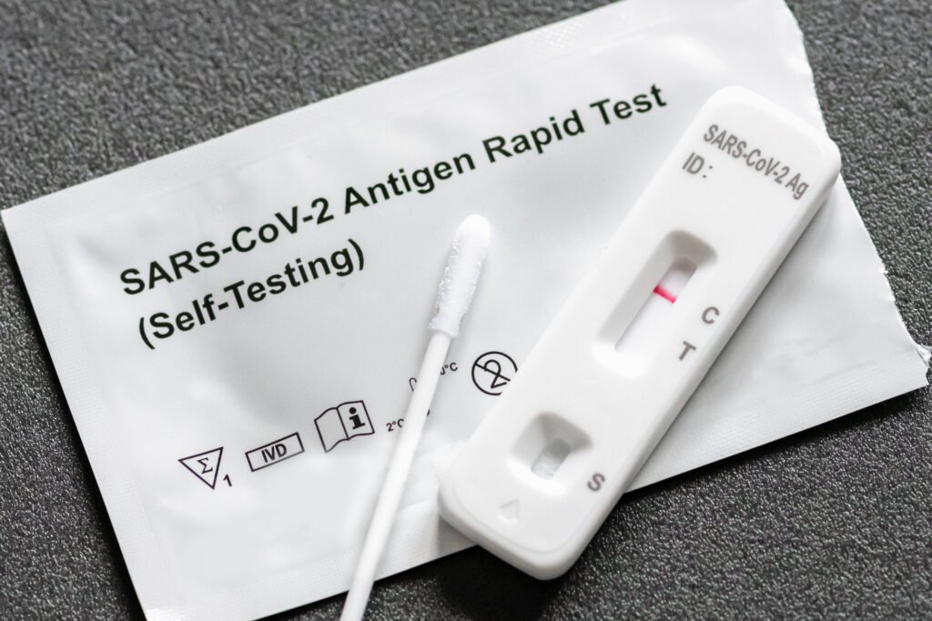 Negative Covid-19 antigen test kit - 波特蘭新聞